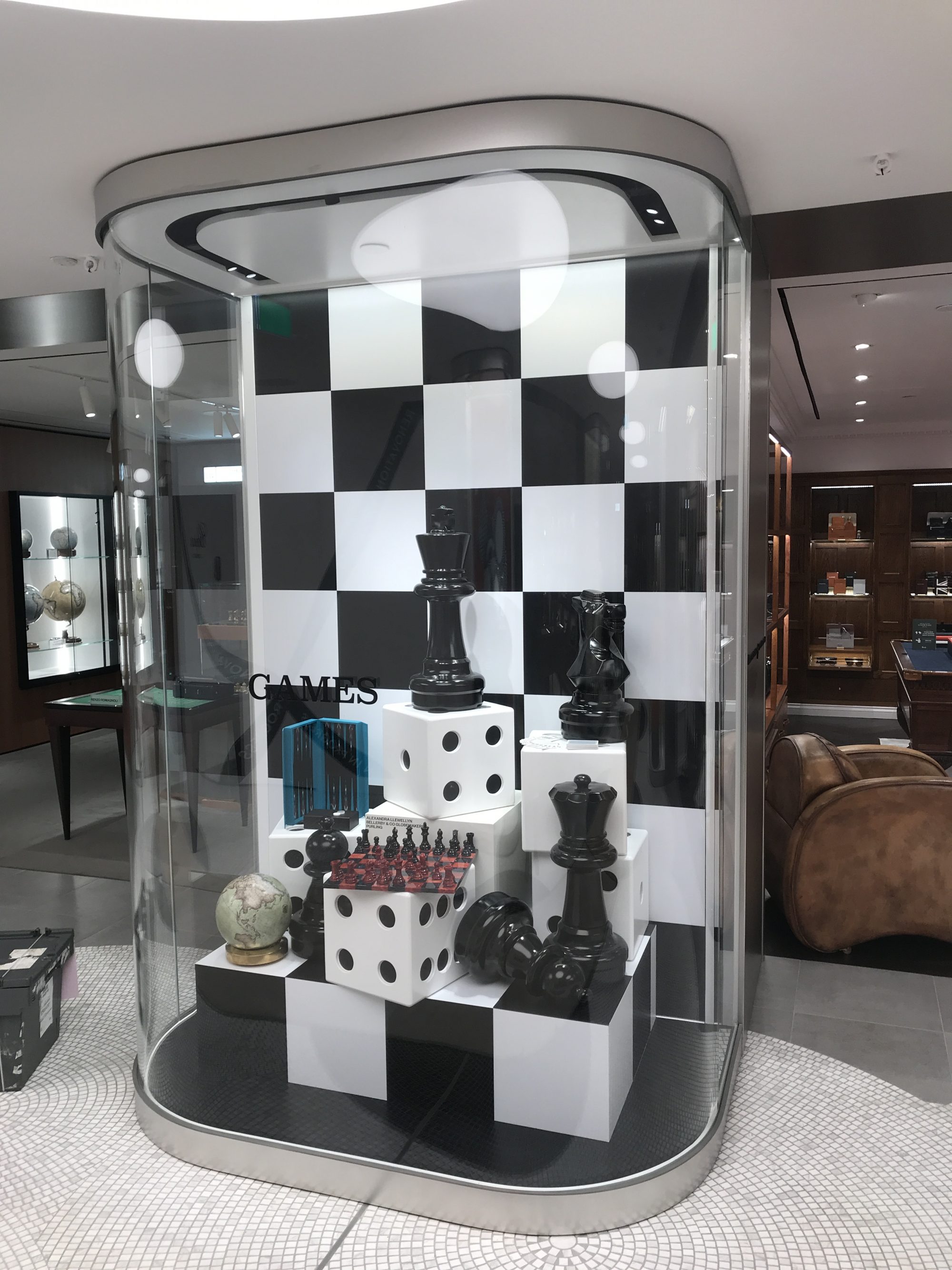 The Arcade Vitrines - Harrods - 3D Eye